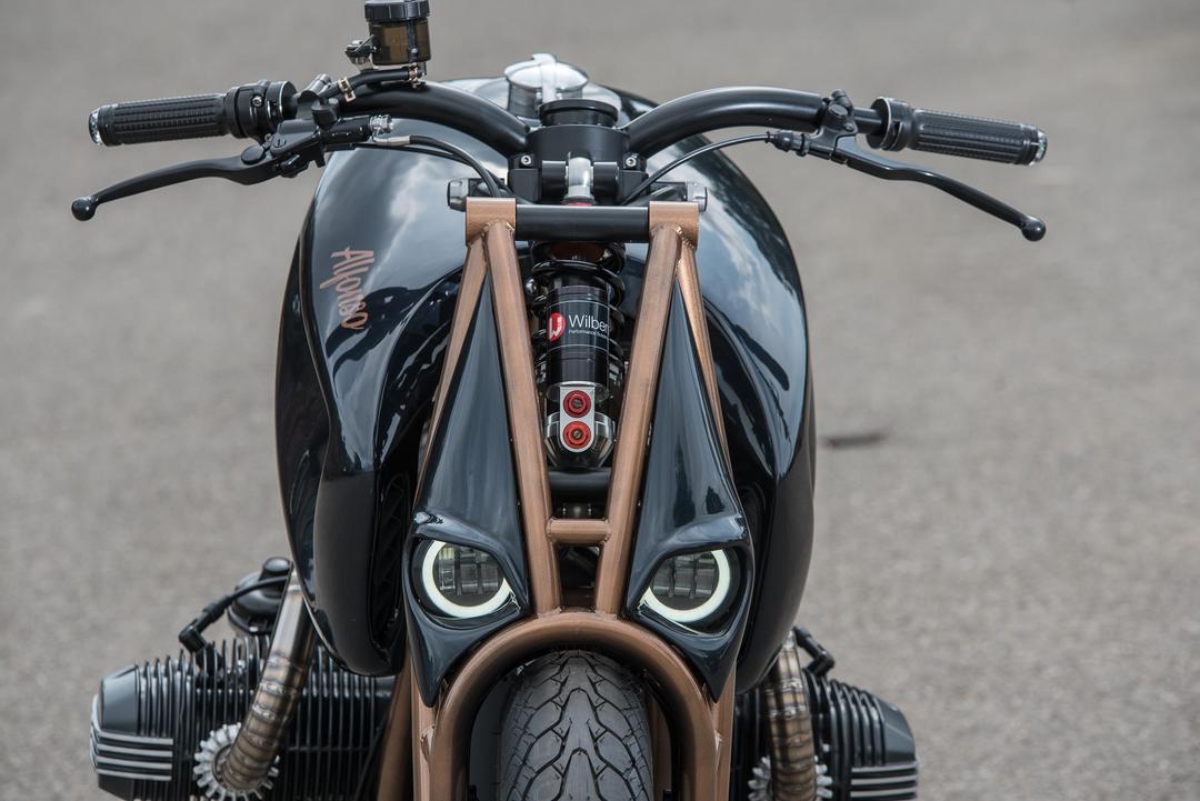 The story of "Alfonso" BMW R100 RT customization - iNEWS