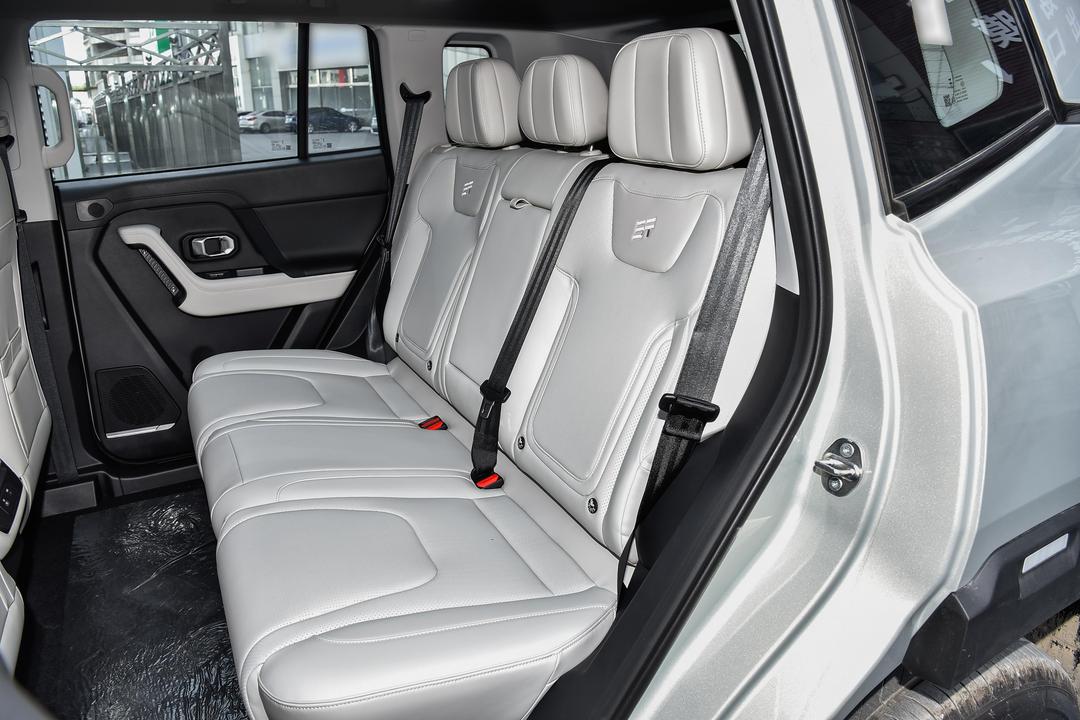 With a "square box" shape and a range of 150km, this new car is ...