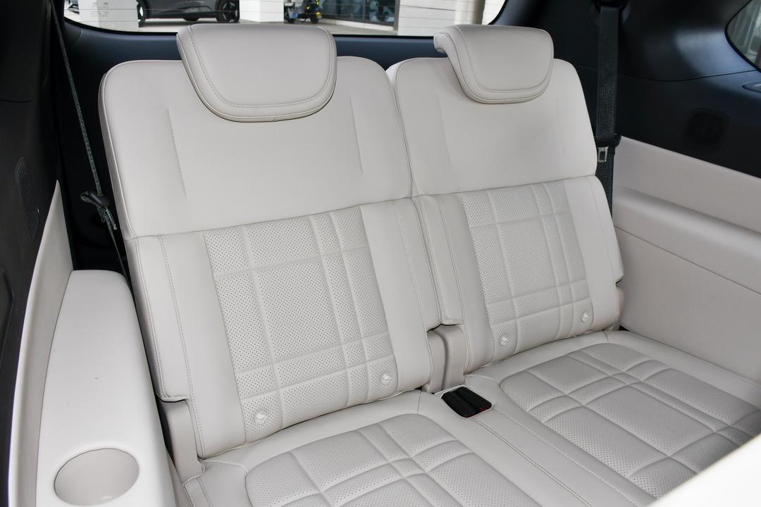 深藍 S09 2025 款後驅 Ultra + 超長續航版：家庭出行的舒適之選 - 資訊咖