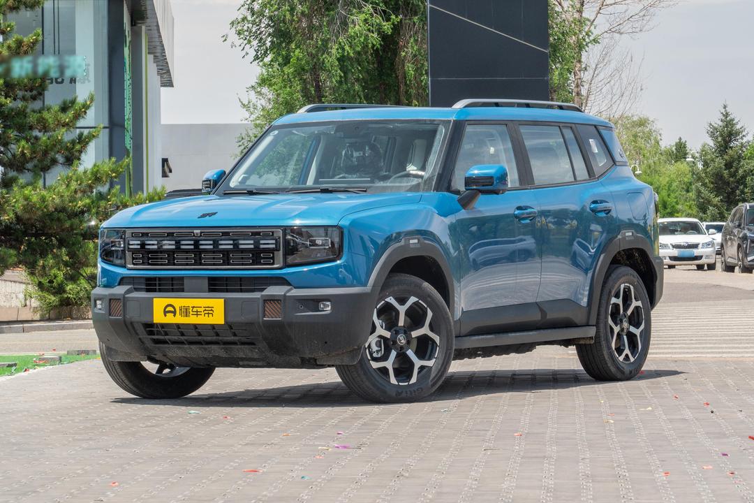 A boxy four-wheel drive SUV with a pure electric range of 220km and a ...