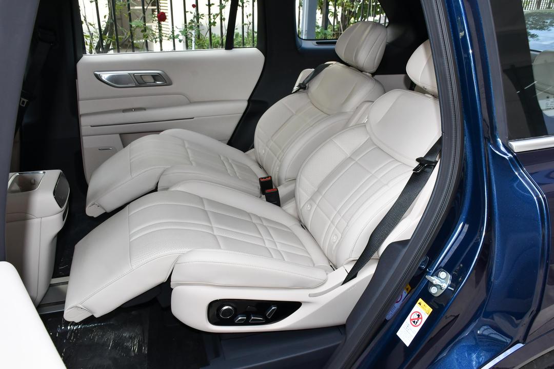 深藍 S09 2025 款後驅 Ultra + 超長續航版：家庭出行的舒適之選 - 資訊咖