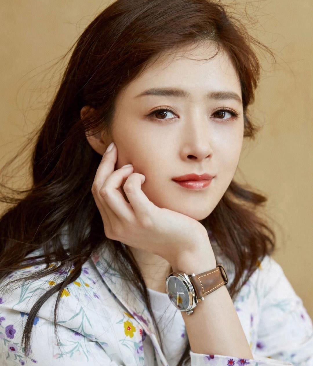 Is good news coming for Wang Kai and Jiang Xin? Jiang Xin went to the hospital with a smile on ...