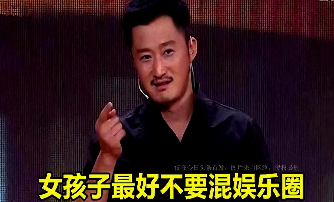 Playing on the sidelines, "fake acting, real acting", 52-year-old ...