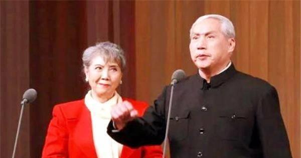 Liu Changyu and Qian Hao performed "Father and Daughter" on the stage ...