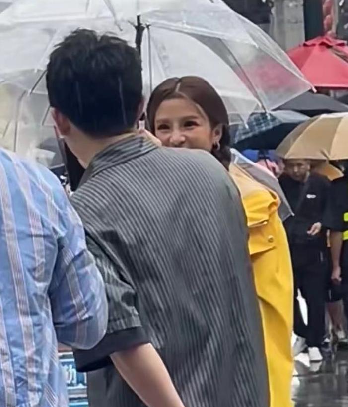 CCTV's Zhu Xun's private photos are amazing. He pretends to be so young that it's hard to ...