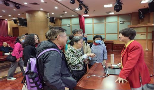 Folklore artist Zeng Yingfeng lectured on "Characteristics and handed ...