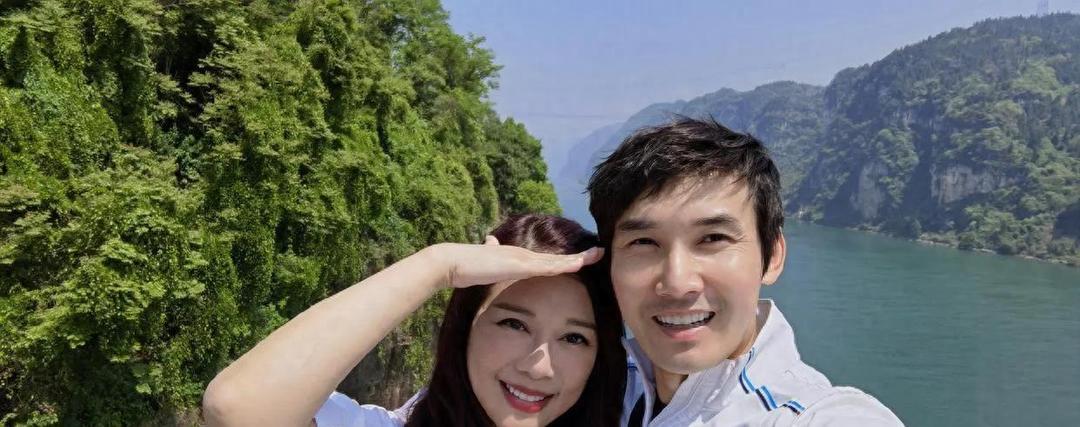 Chen Songling's family of four went on a trip. They were all pictured ...