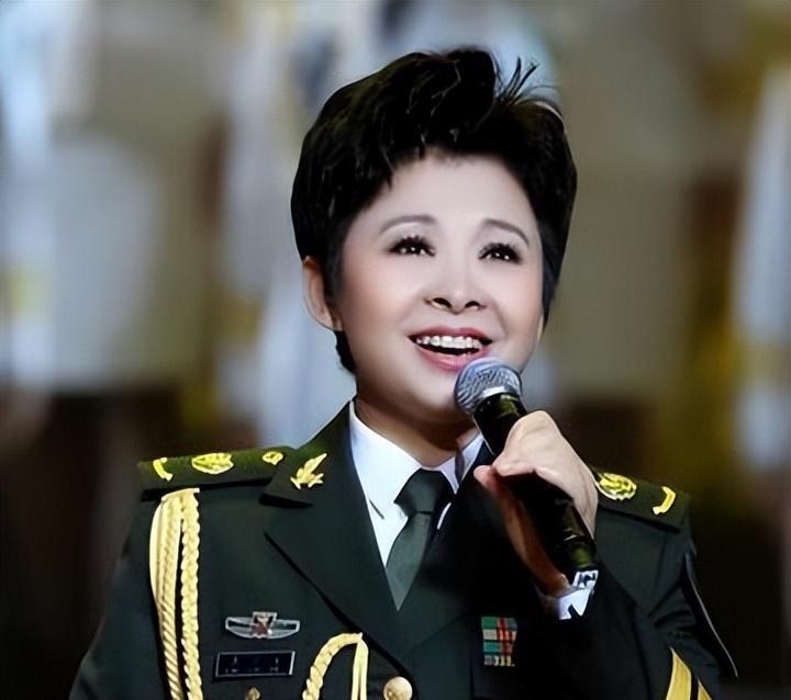 "Queen of Folk Songs" Dong Wenhua: She became popular at the age of 23 ...