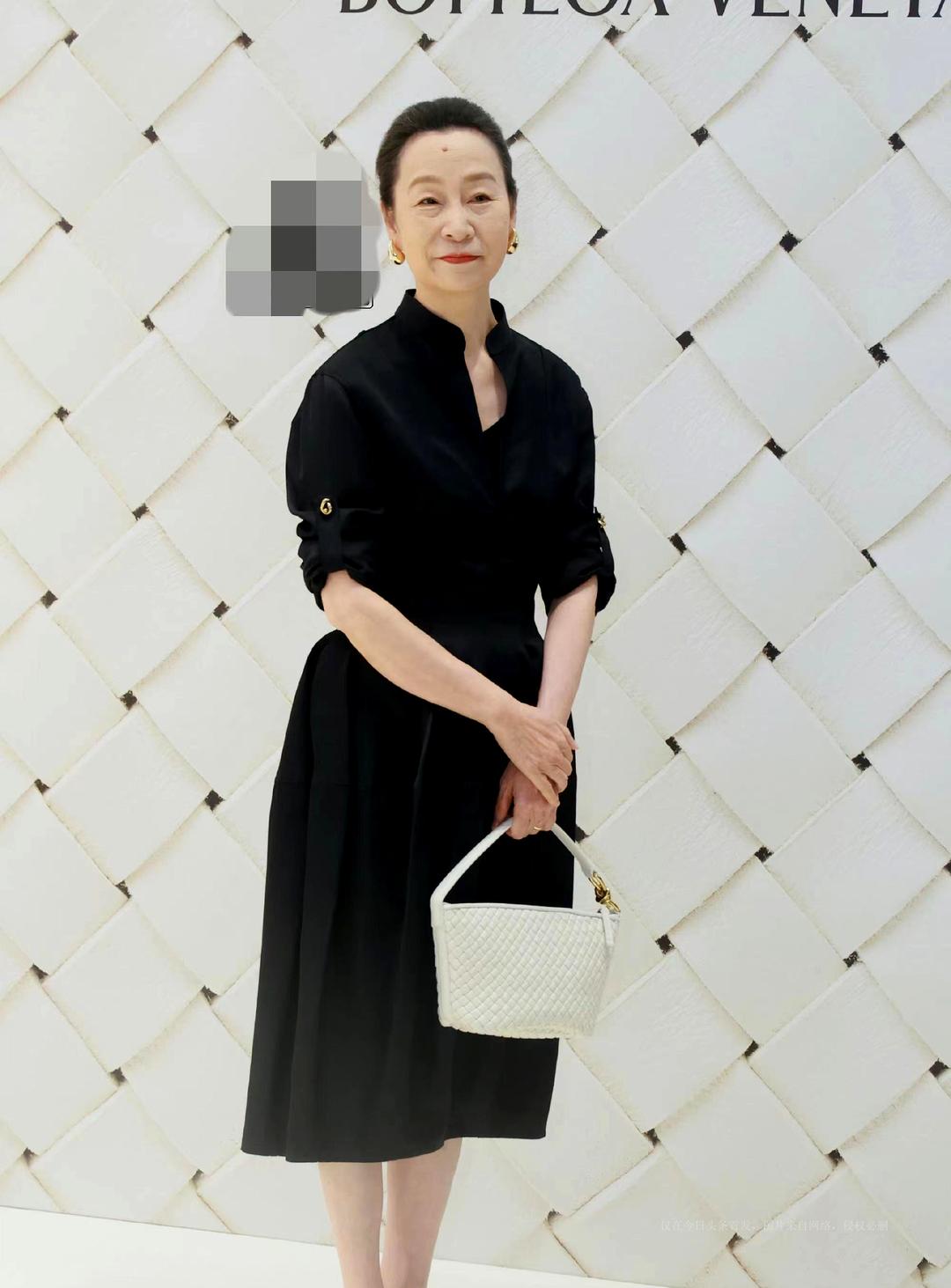 Stars appear at brand events: Wu Qianyu has a bulging belly and is ...