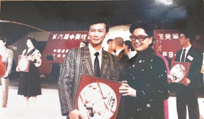 "Doctor Jin" Feng Gangyi was misreported to be Huang Weixiang's husband ...