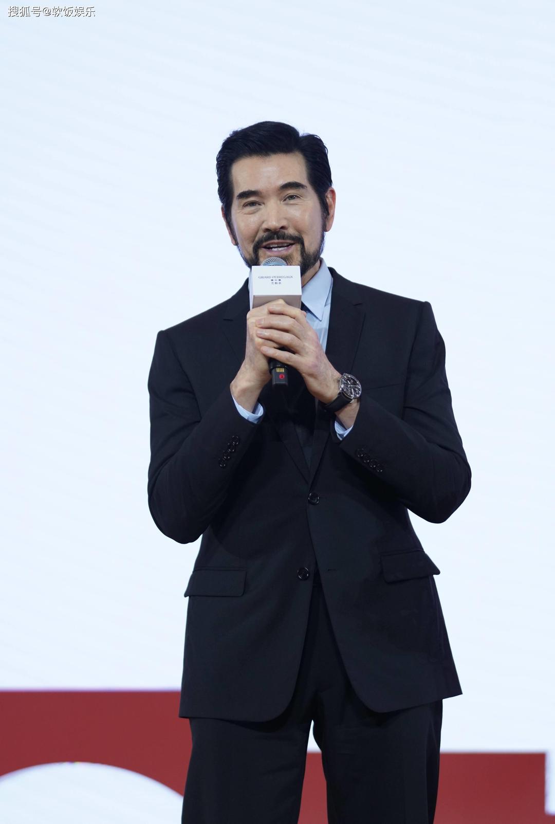 Fei Xiang is still as stylish as ever at the age of 62, and his ...