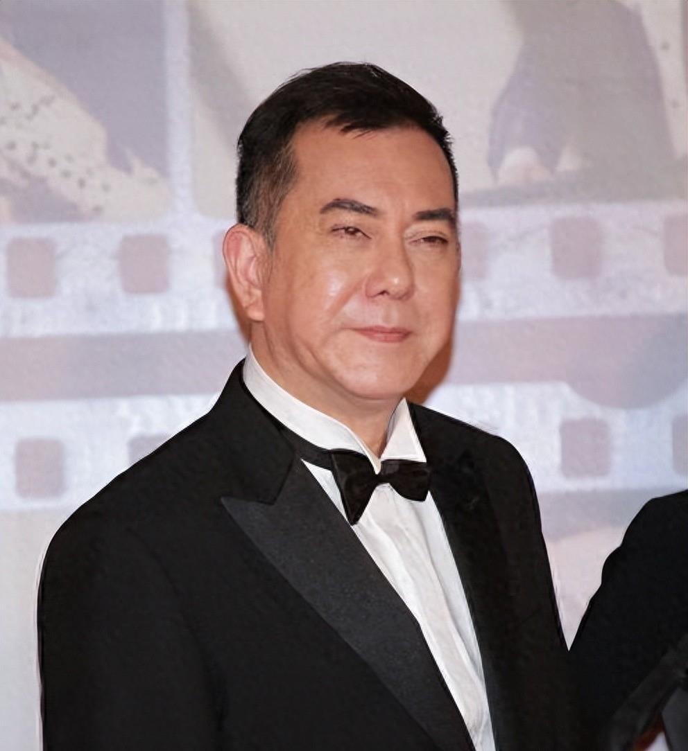 The double-sided role of Chinese filmmakers is revealed. - iNEWS