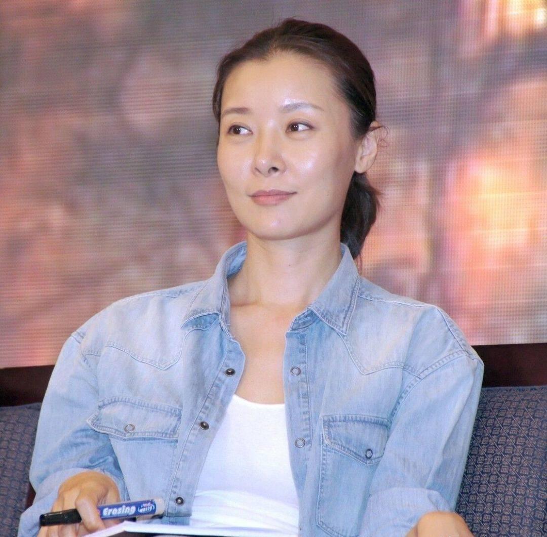Living with Kong Lin, falling in love with Ke Lan, but now quietly ...
