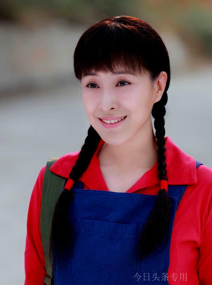 How is Wang Yajie doing recently? She is the one who was made famous by Zhao Benshan! - iNEWS