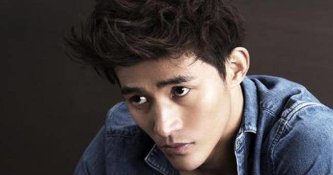 Li Zifeng is engaged in entertainment performances. He has a good ...