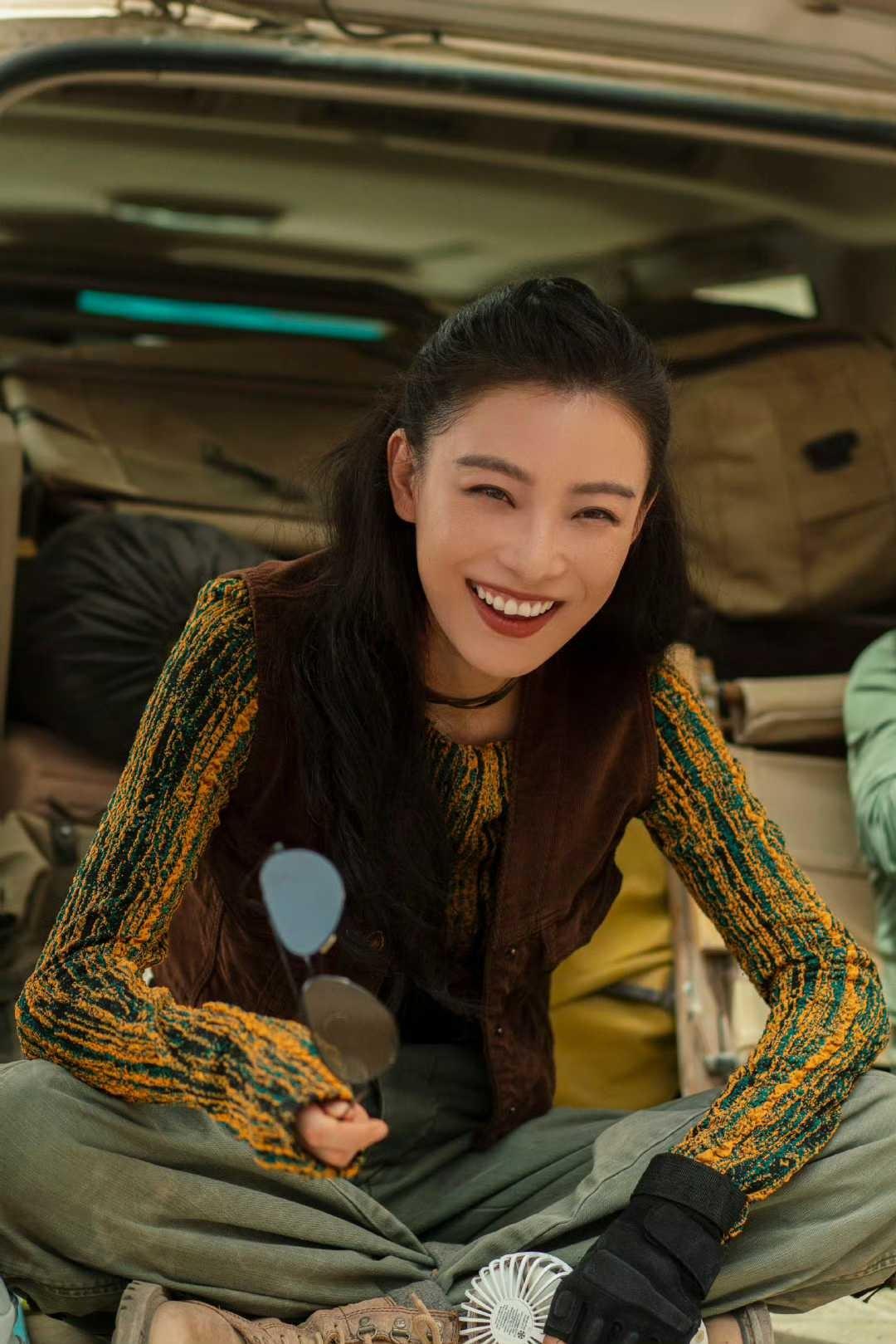 When Ni Ni wears his clothes, she looks like Ye Liuxi himself coming ...