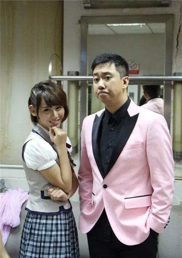 Wang Zijian went to Zhang Guoli's house to pay New Year's greetings ...