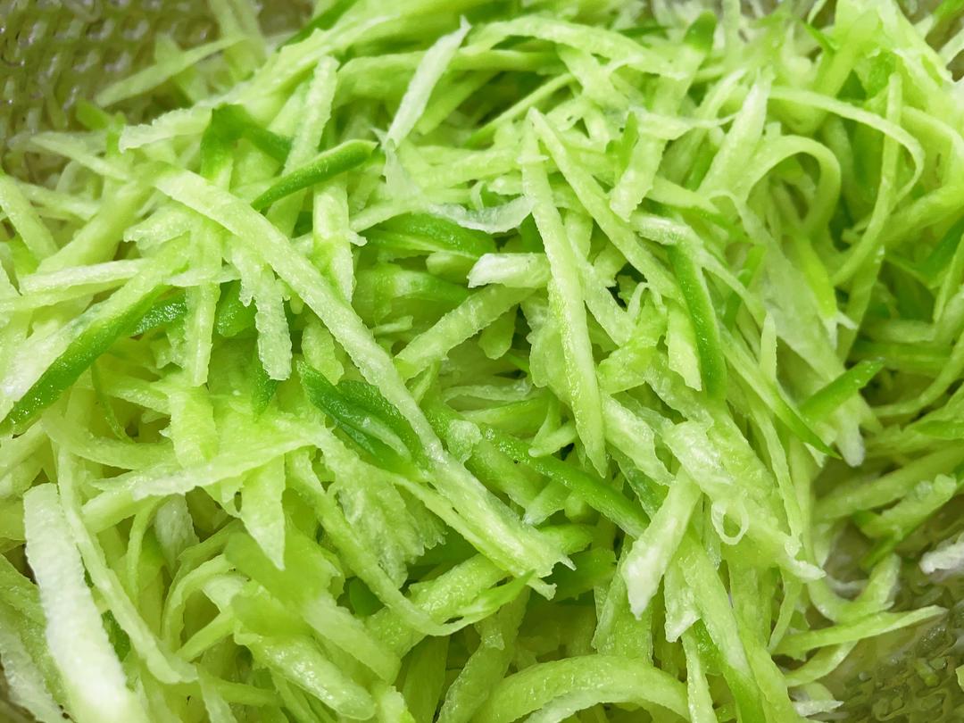 In autumn, we eat radishes. Let me teach you how to make shredded ...