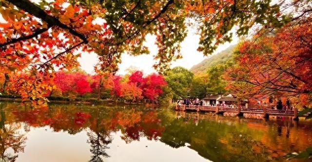 Qianlong inscribed a plaque to Tianping Mountain in Suzhou. This plaque ...