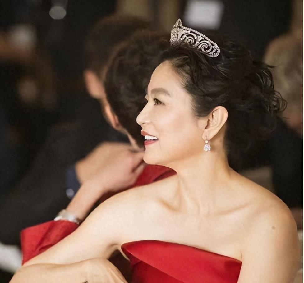 Recent photos of 68-year-old Brigitte Lin were exposed. She appeared on ...