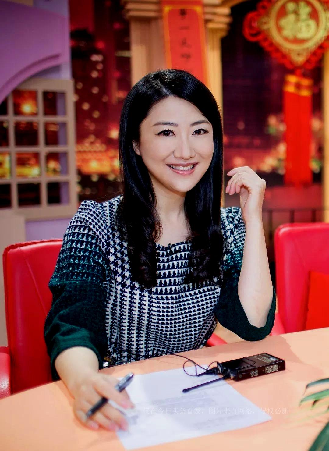 Yang Lei from Dragon TV has a gentle and elegant temperament. She has ...