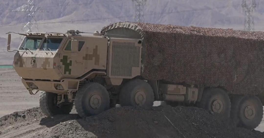 The beast oppresses! Domestic HMV3 type 8x8 heavy truck, mid-mounted ...