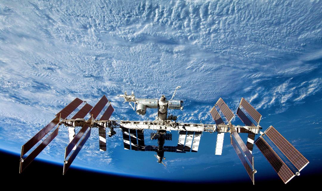 Why does the space station only fly 400 kilometers high: can't it fly ...