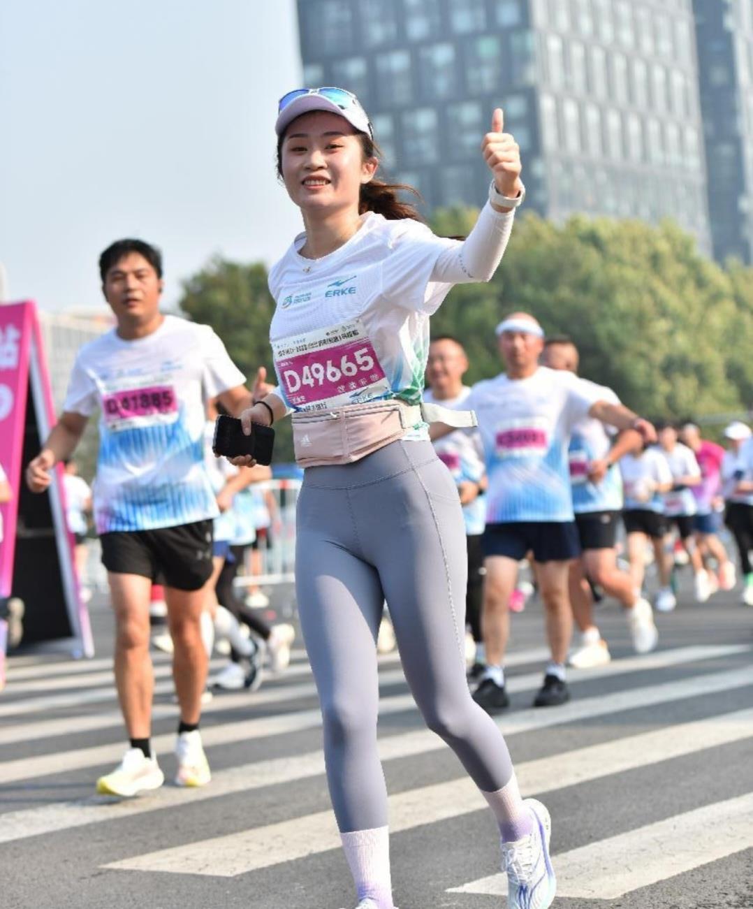 The embarrassment of female runners: important parts become smaller and ...