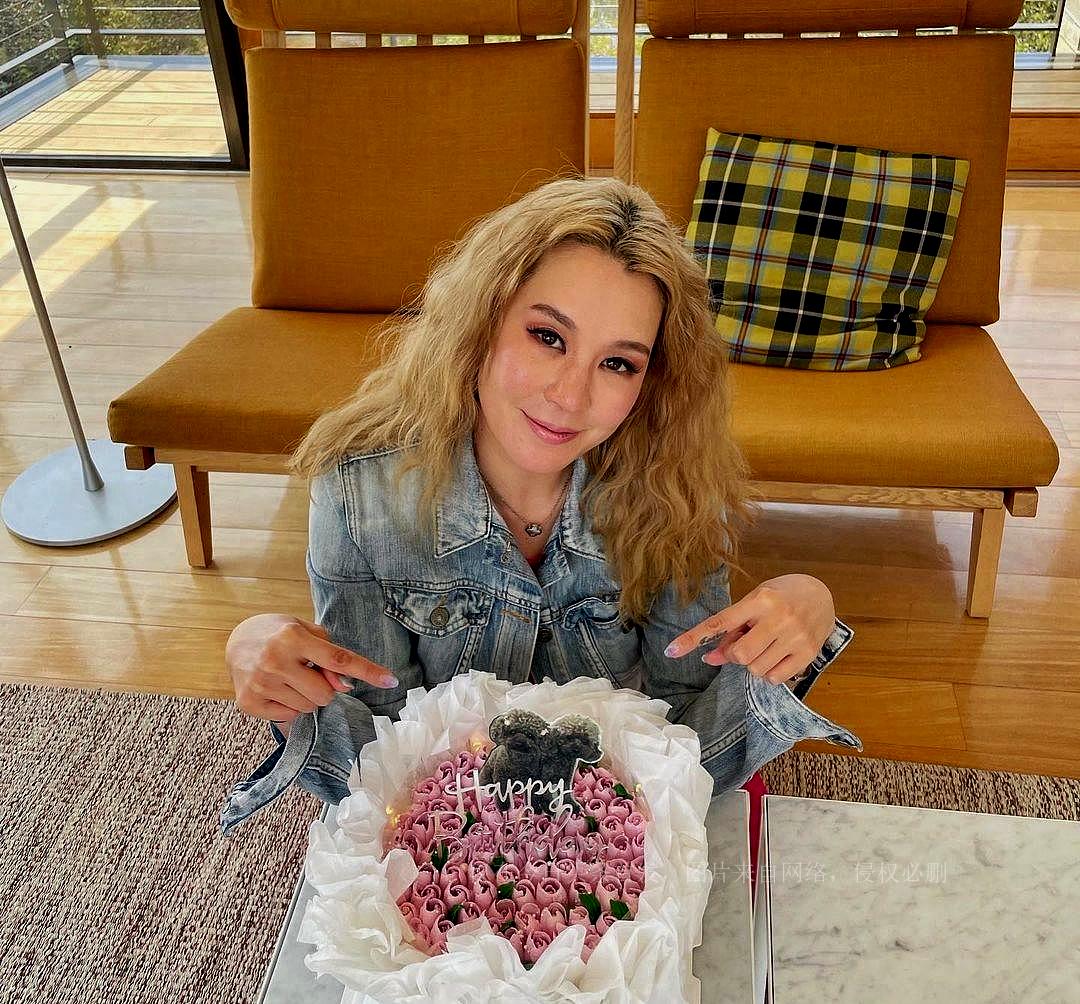 Edison Chen's second sister's 44th birthday. The black boyfriend gave ...