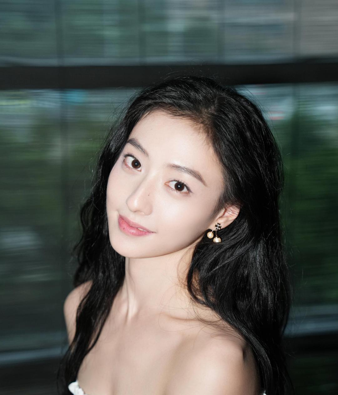 Hu Lianxin's passionate kiss with a man was revealed? She is fair ...