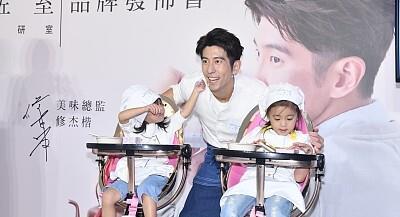 Bubba Poniu Sisters: The Cuteness and Charm Awards That Amazed the ...