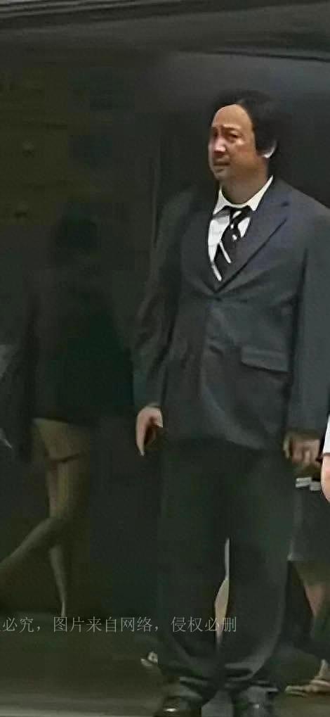 Xu Zheng appeared in Singapore. He was wearing a wig when the filming ...