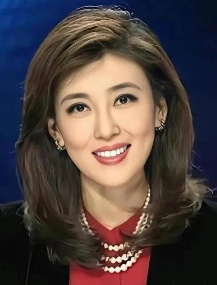 CCTV's most beautiful host married a university teacher, and at the age ...