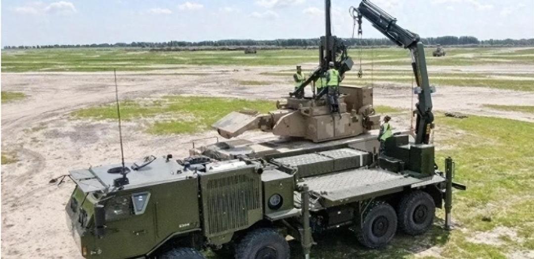 The beast oppresses! Domestic HMV3 type 8x8 heavy truck, mid-mounted ...