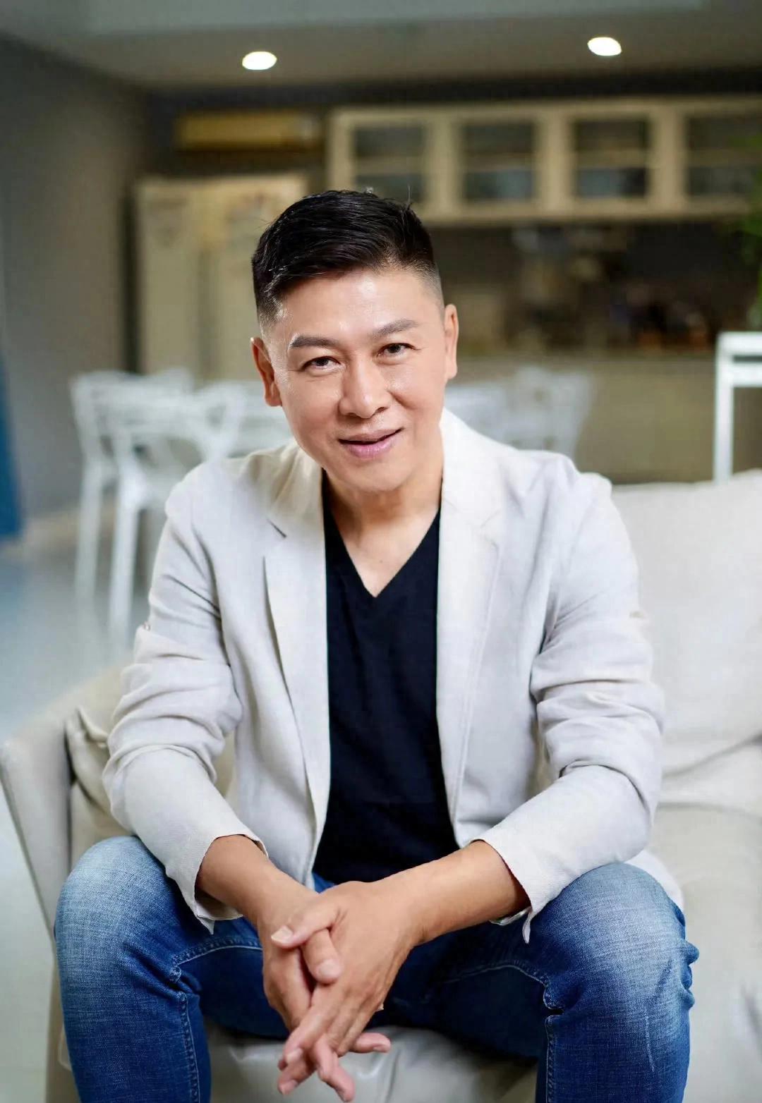 Hu Yajie: Married actor Tang Jing and gave birth to a son. Why do he ...