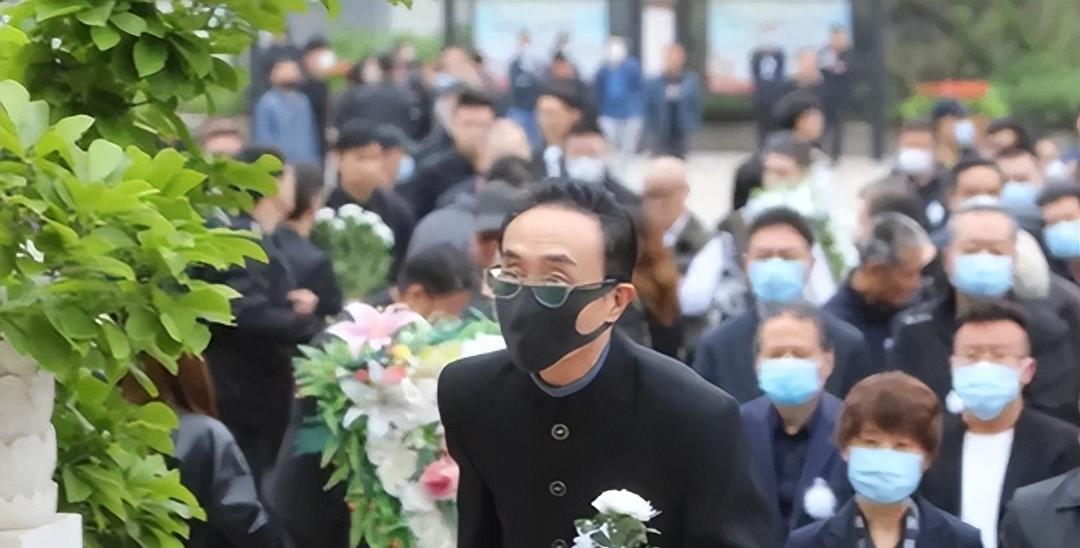 Farewell ceremony for 67-year-old crosstalk actor! Cai Ming fainted ...