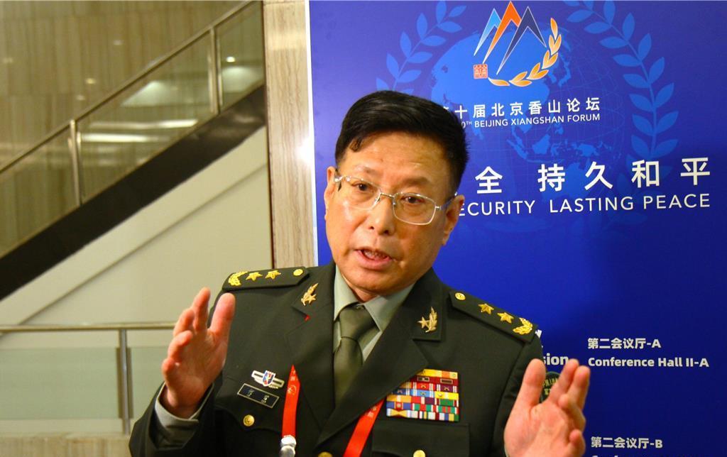 The lieutenant general gave a mysterious gift to the American ...