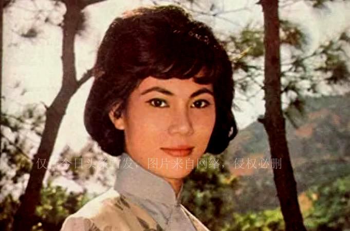 Wang Xinping mourns his late mother Lin Cui, who was a movie star and ...