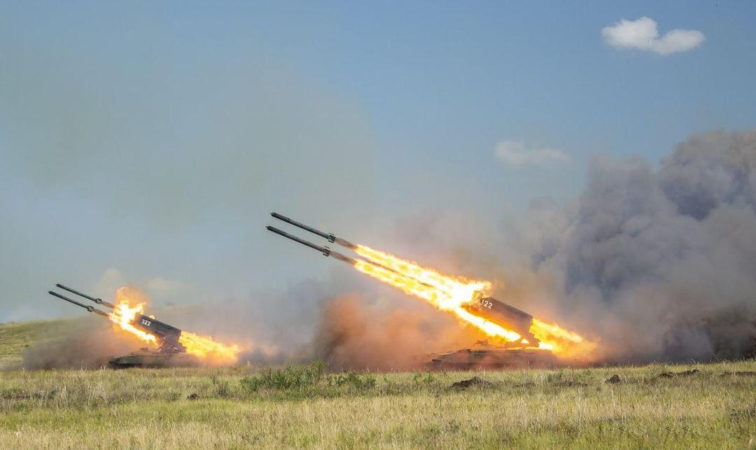 Tens of thousands of US troops reinforce Poland, and the Russian army deploys a large number of ...