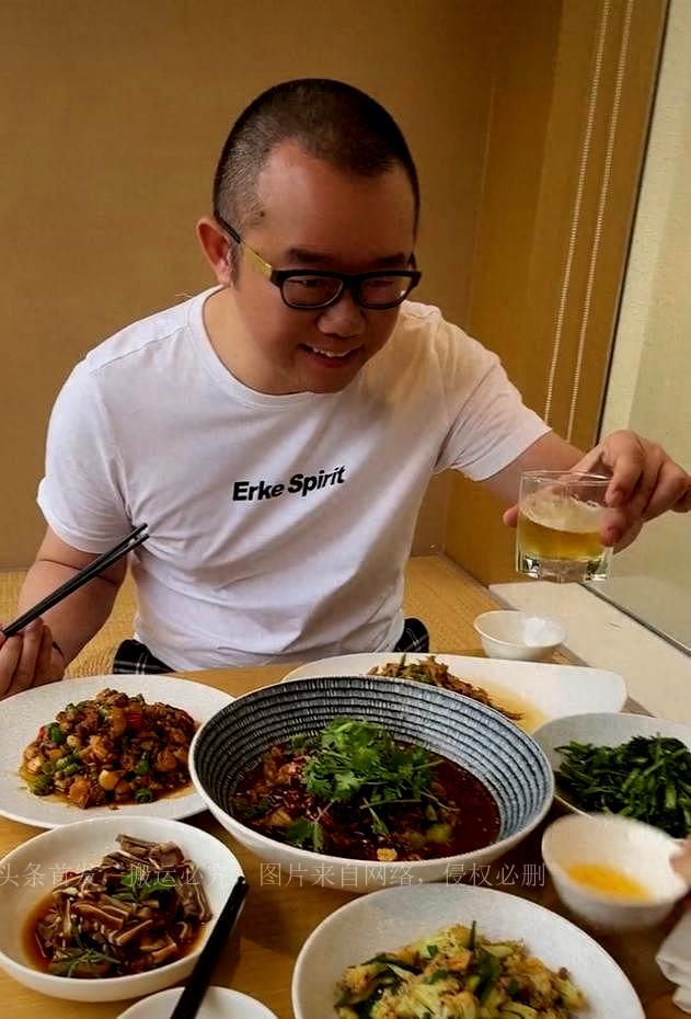 Tu Lei is worthy of being a master of emotions. His wife's fairy-like ...