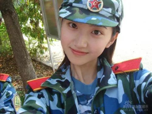 Female stars in military training uniforms, Chen Duling is innocent ...