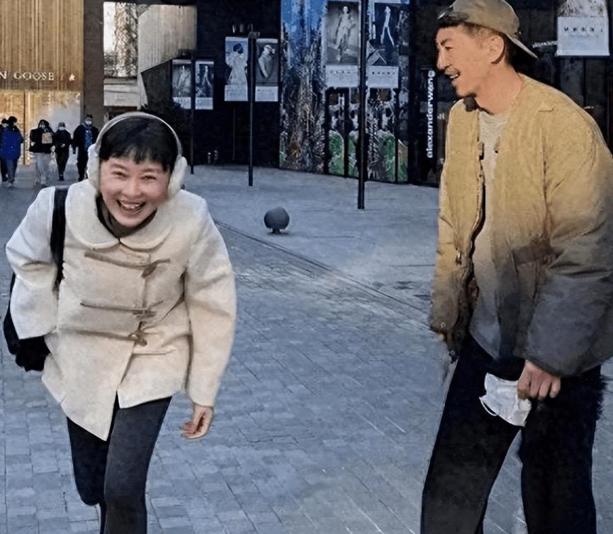 51-year-old Wu Yue publicly admitted his relationship with Zhang Junyu, a second-generation rich ...