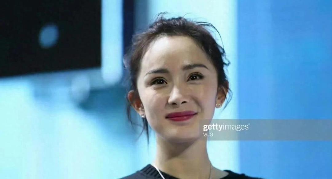 I was shocked by the picture of Tong Yaosheng. Her face is covered with yellow spots and moles ...