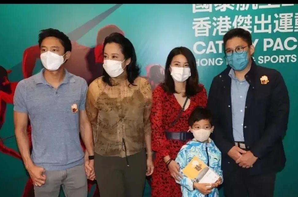 43-year-old Huo Qigang rarely took care of his 64-year-old mother Zhu ...