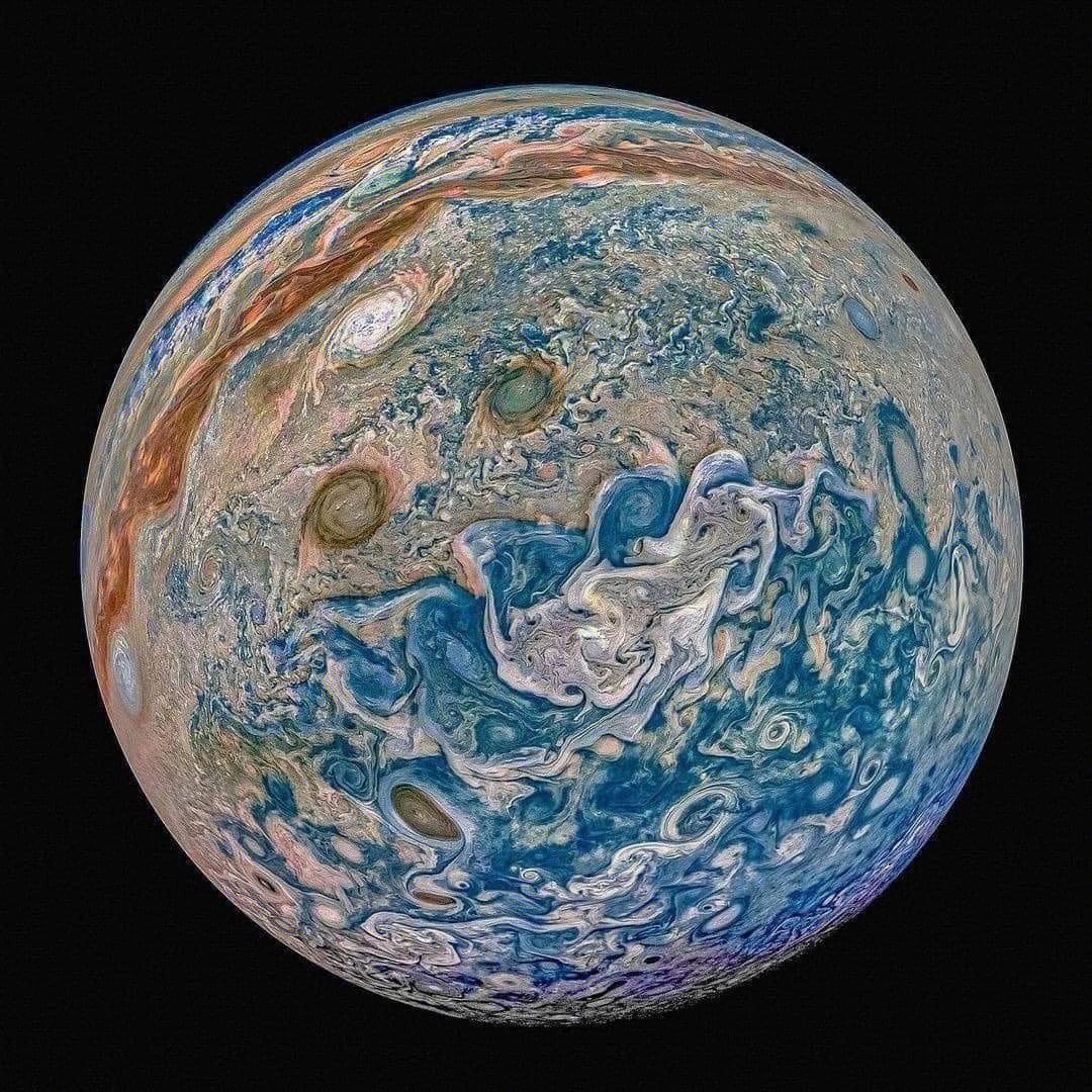 Jupiter emits a strange green light, NASA emergency meeting sparks ...