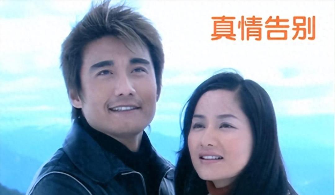 52-year-old Qu Ying walked on the catwalk. Hu Bing admired the whole ...