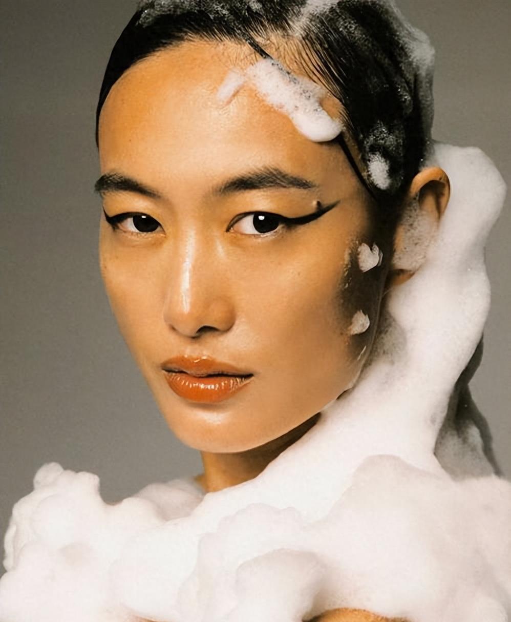 The proprietress of Huayi "became famous immediately" and gave up her ...