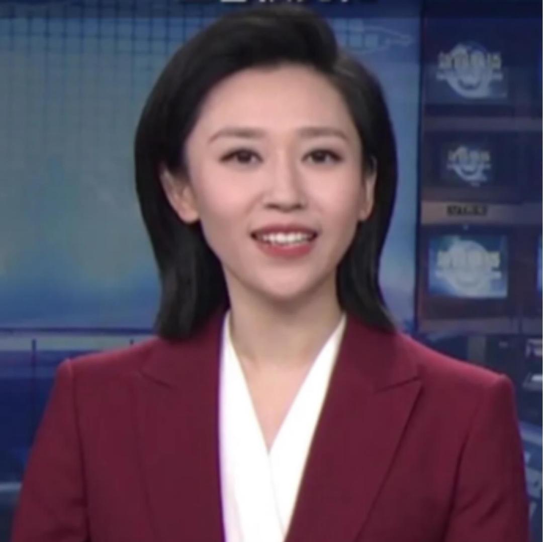 "The Smile of a News Anchor: The Balance of Warmth and Dignity" - iMedia