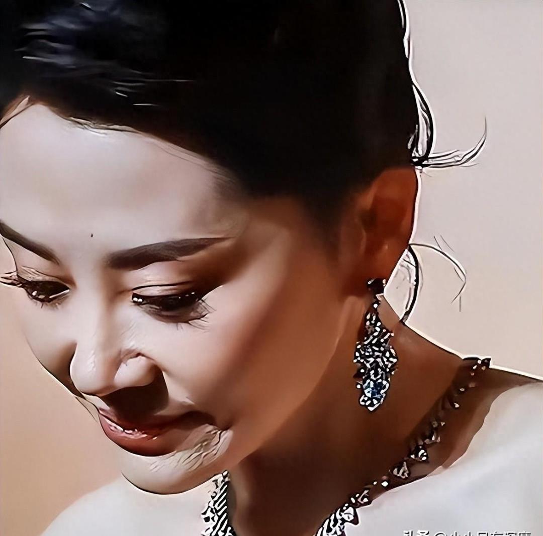 The charming Xu Qing is single at the age of 54. Why has she not ...