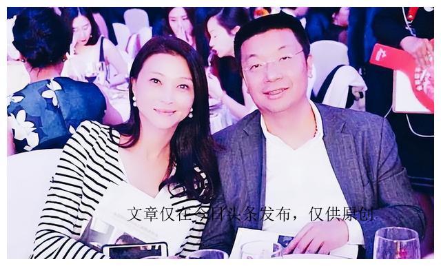 Phoenix TV reporter Wei Jing: Her husband is a retired U.S. military ...